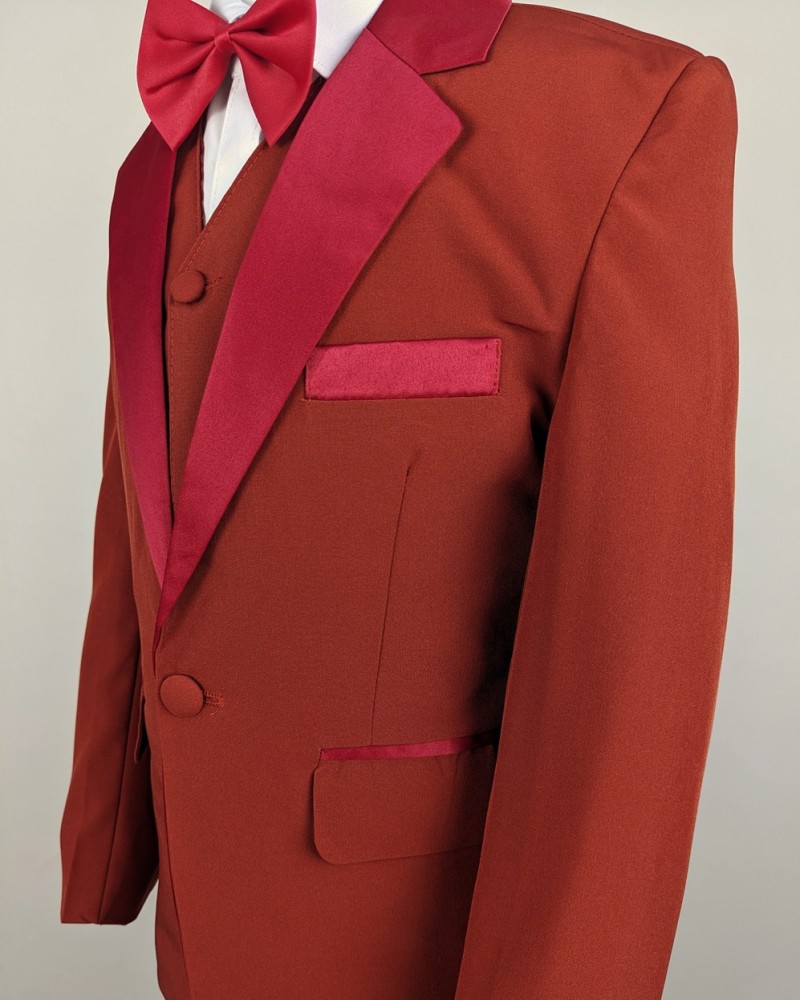 Costume enfant terracotta – Col satiné rouge pour cérémonie